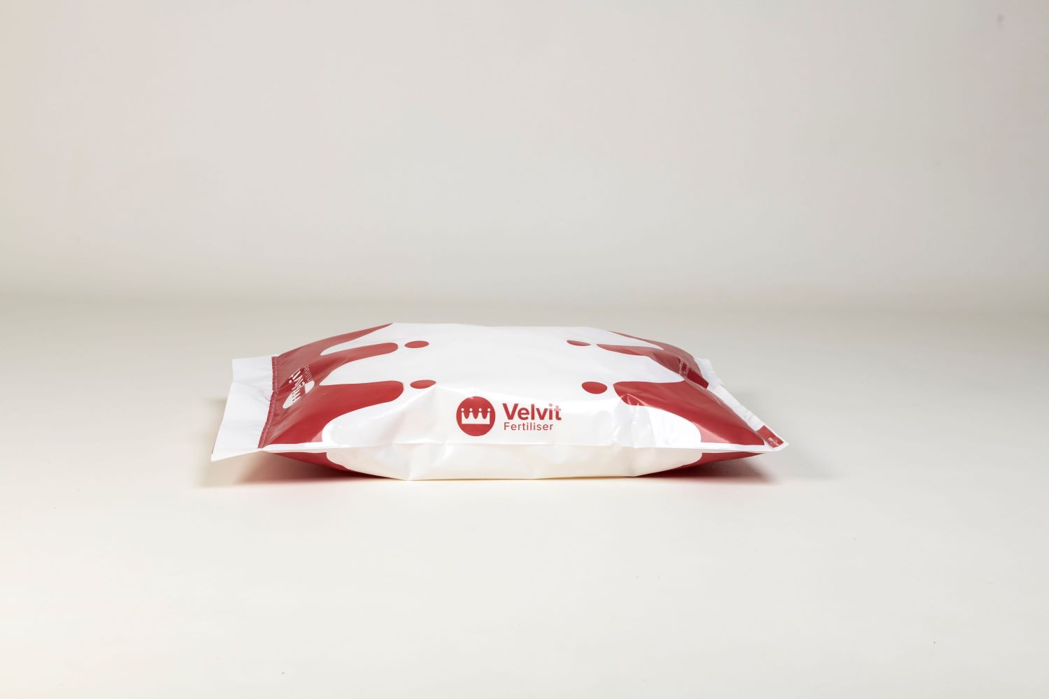 Controlled release fertiliser | Nutrilong | Velvit for premium turf UK